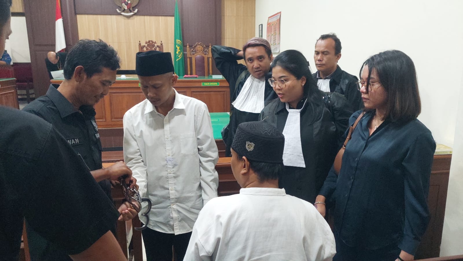 Hakim Bebaskan Reza Dan Deva Tak Terbukti Melakukan Pemalsuan Dokumen ...